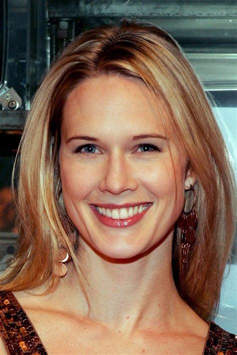 Stephanie March About Entertainmentie
