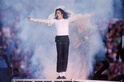 Michael Jackson The Essential Moments