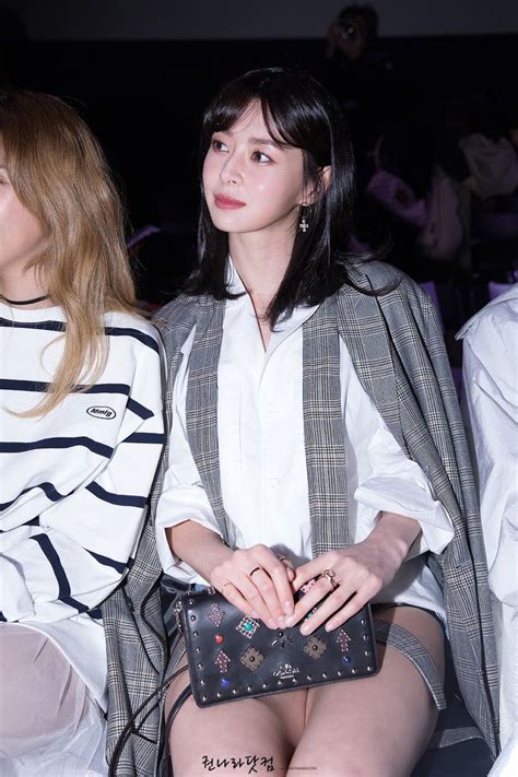 권나라 움짤 화보 사진 1탄 나의 아저씨 최유라 헬로비너스 나라 2025 여자들 한국 소녀 몸매좋은 여자