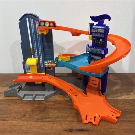 Hot Wheels Speedtropolis Playset Race 3 Levels Of Action Car Toy