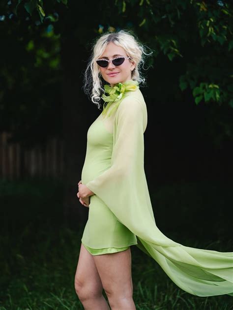 Pixie Lott Nestles Infant Bump Days After Revealing 2nd Pregnancy Ny Morning Star