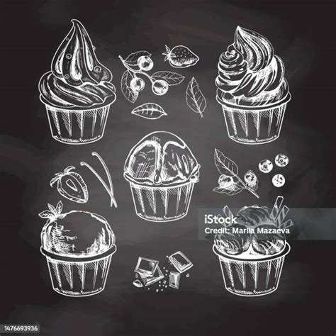 칠판 배경에 격리된 컵에 담긴 아이스크림 공 냉동 요구르트 또는 컵케이크의 손으로 그린 스케치 블루 베리 딸기 바닐라 포드 초콜릿 집합 빈티지 그림입니다 아이스크림에 대한