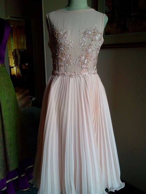 Vestido Plisado En Gasa De Seda Natural Y Aplicaciones Bordadas Vestidos Plisados Ropa De