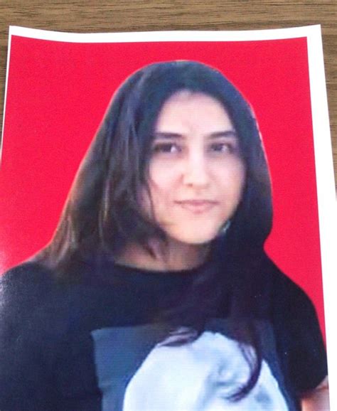 Sumqayıtda 17 Yaşlı Qız Itkin Düşüb Foto Oxu Az