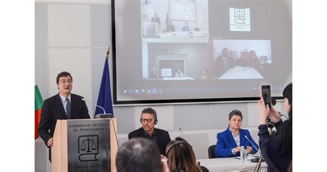 Министър Зарков Непрекъснатото обучение на магистратите е от изключителна важност