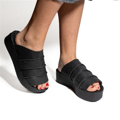 Model 33 Breadandbutteritaly