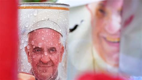 Ватикан соопшти дека Папата Фрањо се одмара по „мирната ноќ“во болница