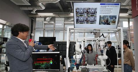 강남구 로봇플러스 테스트필드서 산업용 로봇 체험