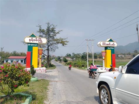 နမ့်ခမ်းမြို့တွင်း အရှိန်ပြင်း မောင်းနှင်လာသည့် အိမ်စီးကား နှင့် သုံးဘီးဆိုင်ကယ်တိုက်မိ သျှမ