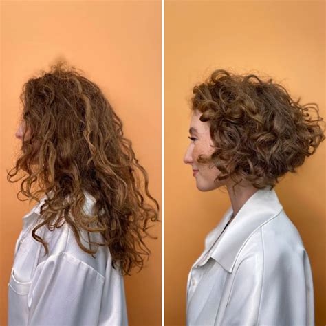 Треугольный кудрявый боб Короткие кудрявые стрижки Прически Волнистые стрижки