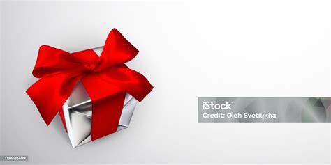 회색 배경에 고립 된 빨간 활과 현실적인 선물 상자 벡터 일러스트레이션 3차원 형태에 대한 스톡 벡터 아트 및 기타 이미지 3차원 형태 공단 공휴일 Istock
