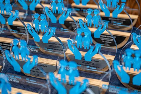 Невероятни изпълнители стихотворения и големите сърца изпълниха залата на… Sos Детски селища