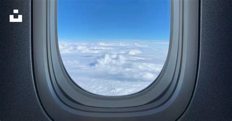 회색 비행기 창 사진 Unsplash의 무료 파랑 이미지