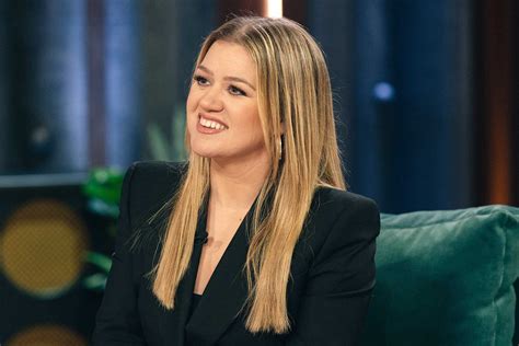 Kelly Clarkson Got Bangs And They Look Amazing See Pic