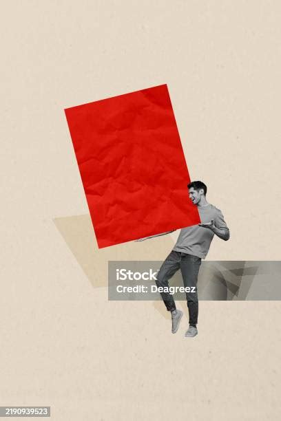 수직선 포스터 콜라주 젊은이 잡다 거대한 사각형 기하학적 인 인물 흥분한 행복 미소 지속성 해결하다 목표 달성 나름에 대한 스톡 사진 및 기타 이미지 Istock