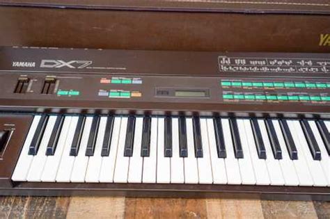 1986 Yamaha Dx7 Programmable Algorithm Synthesizer Brown Accessories A Flash Flood Of Gear