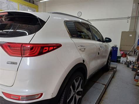 스포티지 자동차 문이 안에서 밖에서 모두 열리지 않음 스포티지 차 문이 안 열림 자동차 문 잠금장치 고장 수리자동차 문이