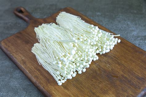 팽이버섯 봉지째 칼로 밑동 자르면 미세플라스틱 범벅 된다 해결책은