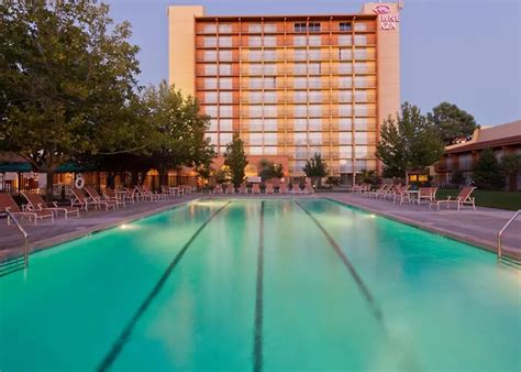 Albuquerque Crowne Plaza By Ihg Hotel • Spa Salon
