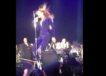 Beyonce Gets Her Butt Slapped On Stage By Fan