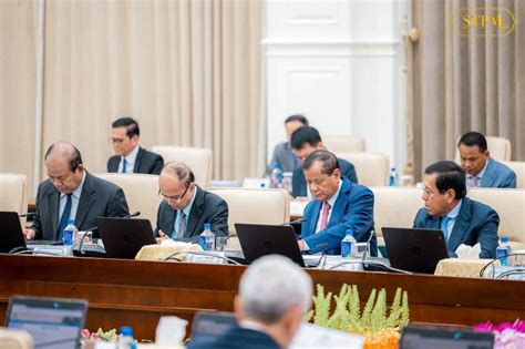 ឯកឧត្តមបណ្ឌិតសភាចារ្យ អ៊ុក រ៉ាប៊ុន ទេសរដ្ឋមន្ត្រី ប្រធានក្រុមប្រឹក្សាស្តារអភិវឌ្ឍន៍វិស័យកសិកម្ម