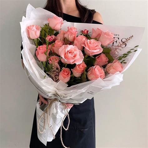 더루즈플라워 대표 Florist 김예은 on Instagram 여전히 가장 좋아하는 rose bouquet 사이다 장미가 메인이에요 실제로도 참 선명하고 예쁜 코랄톤