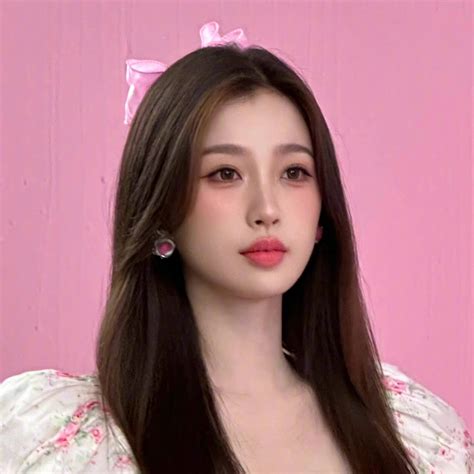 虞书欣的头像库更新