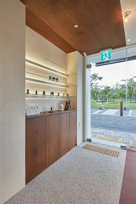 우드로 포인트를 준 고급스러운 15평 베이커리카페 인테리어 화성 오산동