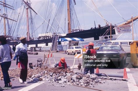 샌프란시스코 피셔맨즈 워프에 케이블을 배치 하는 건설 노동자 공사장 인부에 대한 스톡 사진 및 기타 이미지 공사장 인부 항해 선박 1970 1979 년 Istock