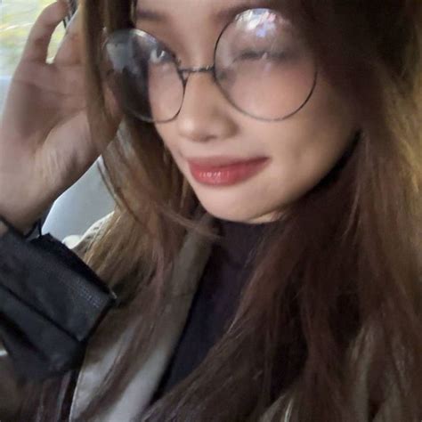 Gehlee Debut Photoshoot Universe Tickets Pretty Selfies