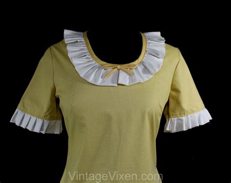 Size 10 Polka Dot 1960s Dress Short Sleeve Perky Diner Style Frock