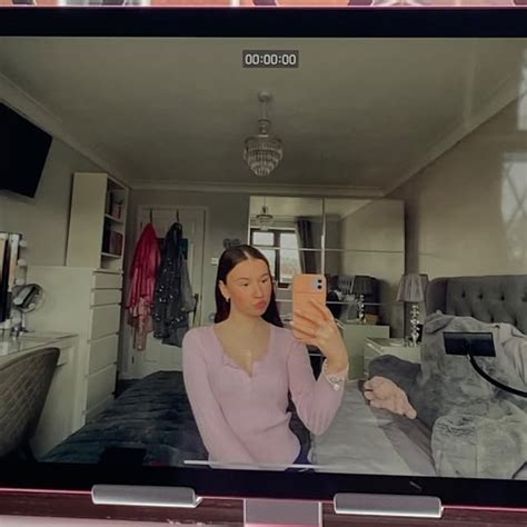 Izzy Izzylucie • Threads Say More