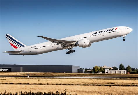 The Story Of The Boeing 777 300ers Development