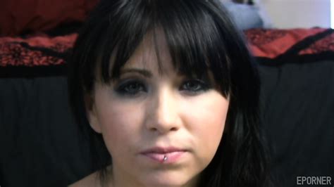 She Knows How To Talk With Man Eporner