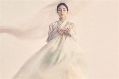 Shin Se Kyung Looks Mesmerizing In Her Photoshoot With Our Clothes We Want To Wear Hanbok