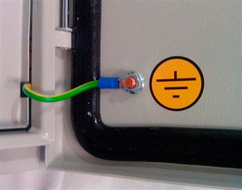 L и N в электрике как обозначается фаза и ноль какой буквой плюс и минус