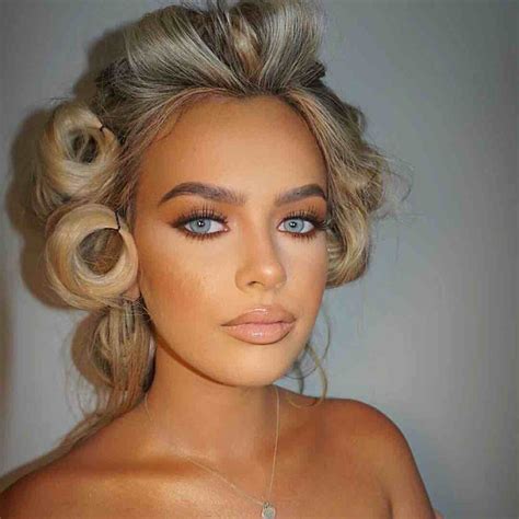 Summer Teale Summer Teale Photos And Outfits On Buttons