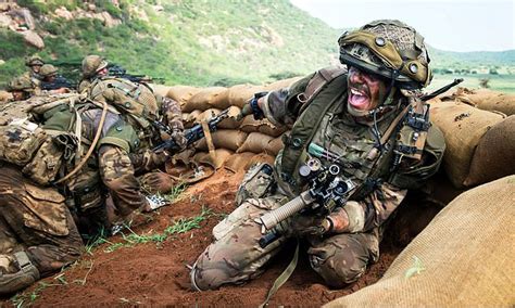 Stunning Snapshots Of Military Life Army Hands Out Prizes In Its