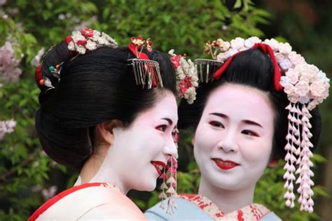 배경 화면 일본 초상화 마스크 봄 교토 나무 꽃 식물 소녀 복장 전통 휴양 x 배경 화면 WallHere