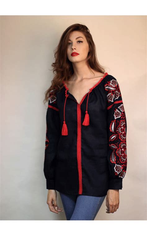 Жіноча вишиванка з вишитими квітами та дзвіночками купити