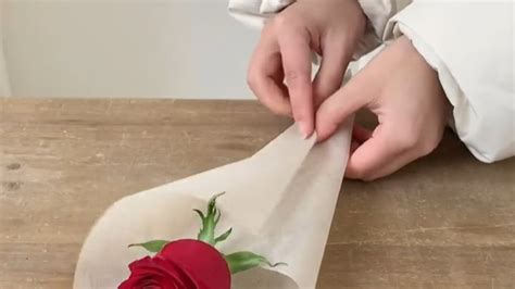 چطور یک شاخه گل رو تزیین کنیم