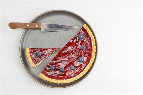 흰색 나무 테이블에 베리 젤리와 홈 메이드 치즈 케이크 맨 위 보기 카피스페이스 0명에 대한 스톡 사진 및 기타 이미지 0명 건강한 식생활 과일 Istock