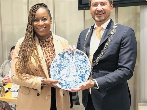 Anouschka Biekman Zwaait Af Schiedam24