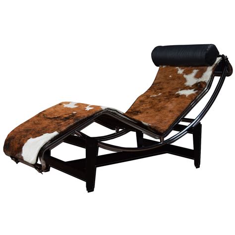 Le Corbusier Lc4 Lounge Chair In Cowhide At 1stdibs Le Corbusier