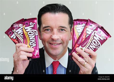 Wonka chocolate bar -Fotos und -Bildmaterial in hoher Auflösung – Alamy