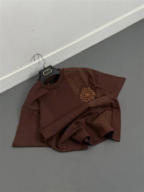 خرید تیشرت مردانه در انواع و طرح های مختلف با کیفیت عالی