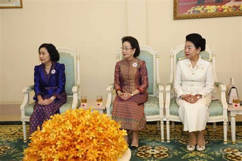 ទស្សនារូបភាព៖ សម្តេចកិត្តិព្រឹទ្ធបណ្ឌិត ប៊ុន រ៉ានី ហ៊ុនសែន អញ្ជើញសំណេះសំណាលជាមួយថ្នាក់ដឹកនាំ