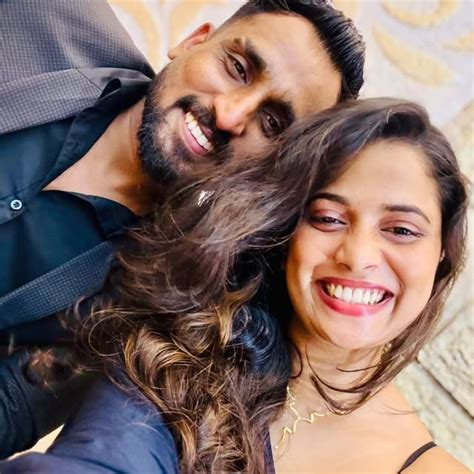 ℭ 𝔥 𝔞 𝔪 𝔞 𝔱 𝔥 𝔨 𝔞 ♡︎ Chamathka De Silva • Threads Say More