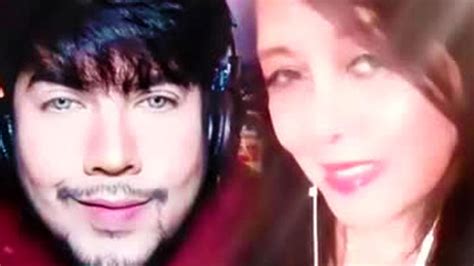 Chestnuts Roasting On An Open Fire Guy Singing Anucatittawan On