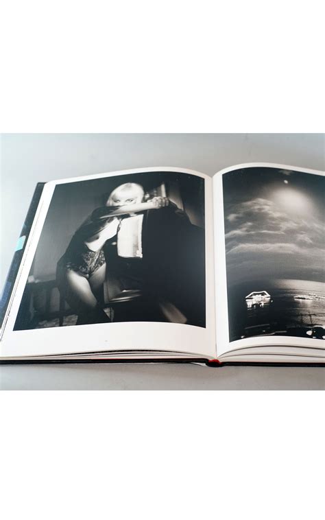 Helmut Newton Sex And Landscapes — Le Centre Ville Antiquités
